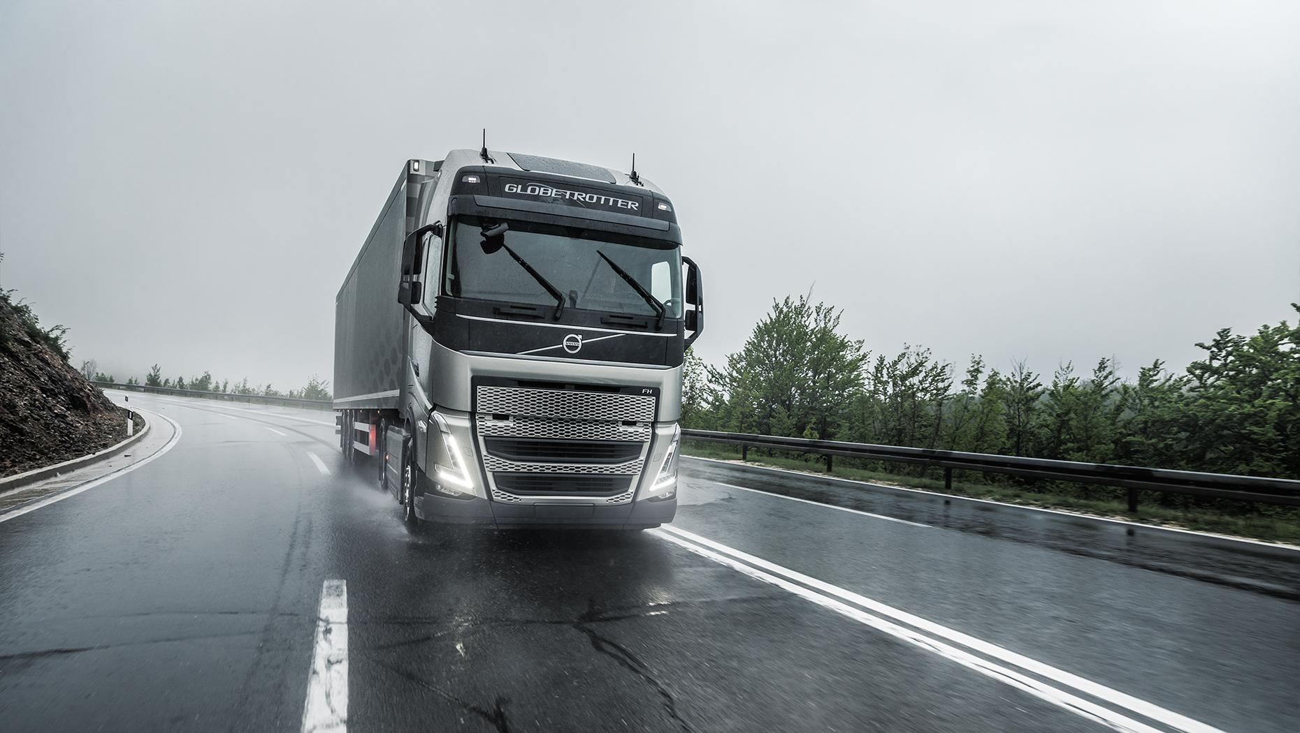The safety benefits of Volvo Dynamic Steering | Volvo Trucks
